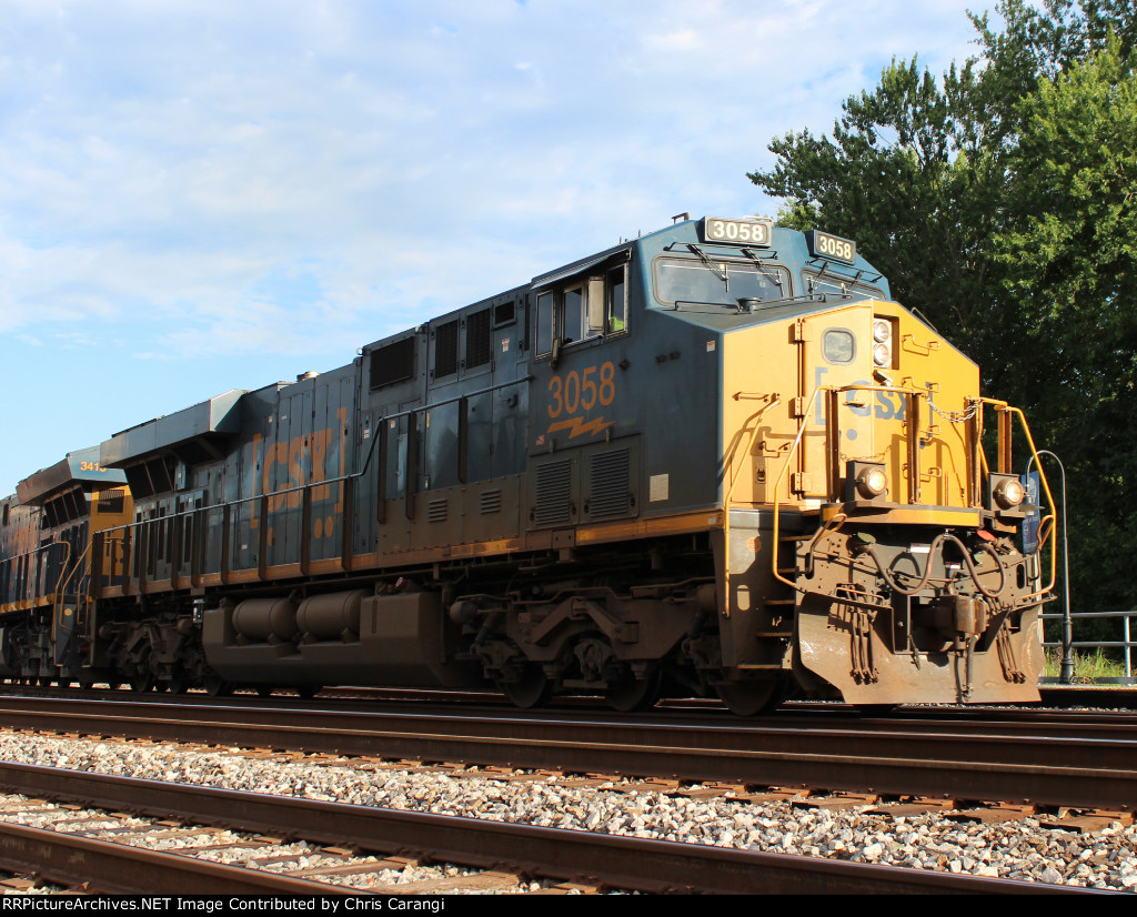 CSXT 3058 on WB Q416-03